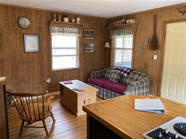 Dogwood Den Cabin Gallery - Brevard, North Carolina
